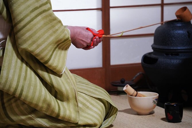 Tea Ceremony by the Tea Master in Kyoto SHIUN an - Preparing the Perfect Cup of Matcha Tea