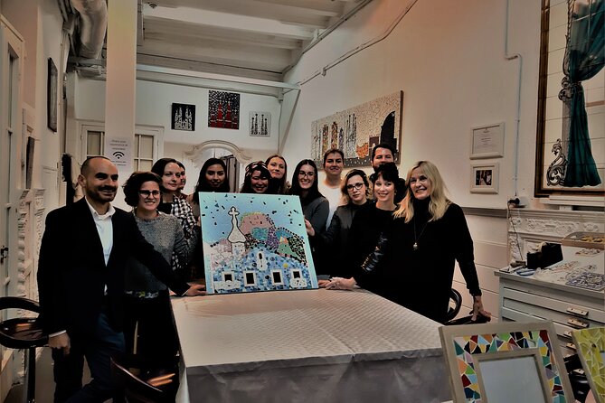 Teambuilding Barcelona: Create the Logo of Your Company in Mosaic - Languages and Guide Information