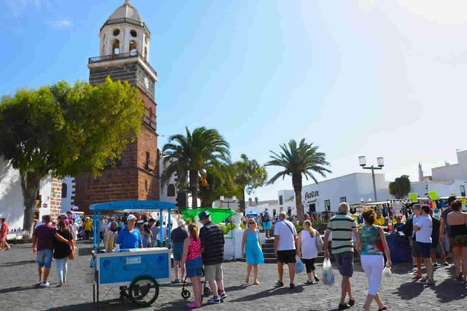 Teguise Market and La Graciosa Island Tour - Panoramic Views and Champagne Toast