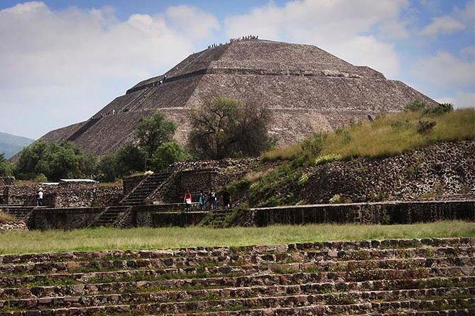 Teotihuacan & Basilica Guadalupe Tour with lunch - Transportation and Group Sizes
