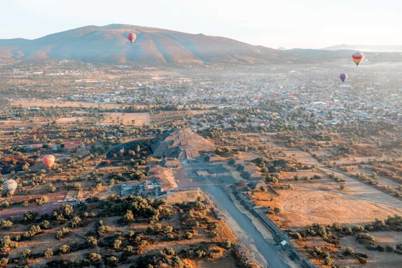 Teotihuacán: Private Balloon Ride with Transport Option - The Celebration: Toast and Souvenirs
