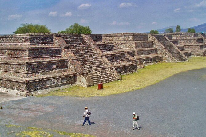 Teotihuacan Pyramids Guided Walking Tour 2 hours - The Experience of a Guided Walk
