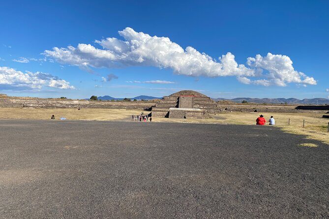Teotihuacan Pyramids VIP Tour without Commercial Stops - The Guides: Knowledge Makes All the Difference
