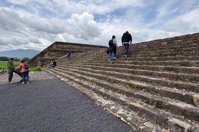 Teotihuacan Pyramids VIP Tour without Commercial Stops - FAQ