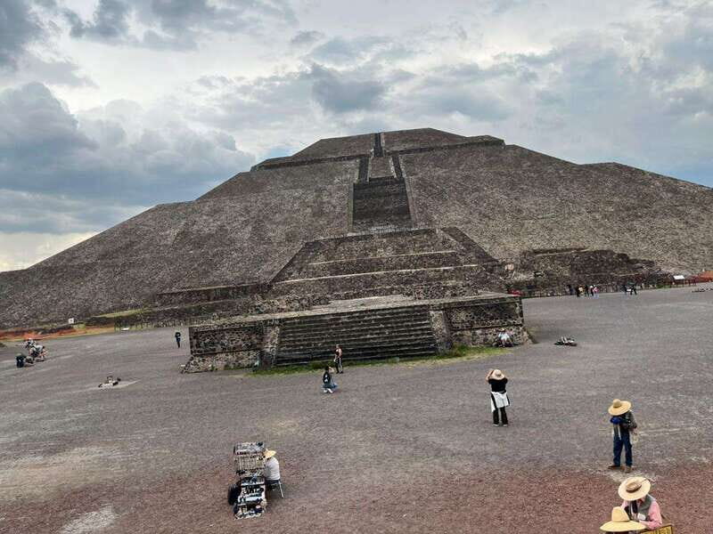 Teotihuacan VIP: Tour of the pyramids and Basilica of Guadalupe, tourist areas - The Sum Up