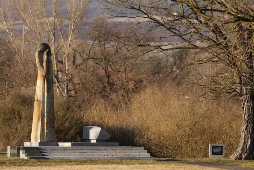 Terezin: Guided Tour of the Concentration Camp and Museum - The Itinerary in Detail: What to Expect