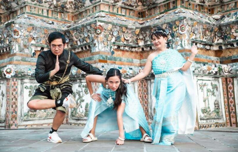 Thai Costume Photographer at Wat Arun/Pho in Bangkok - Practical Details and Considerations