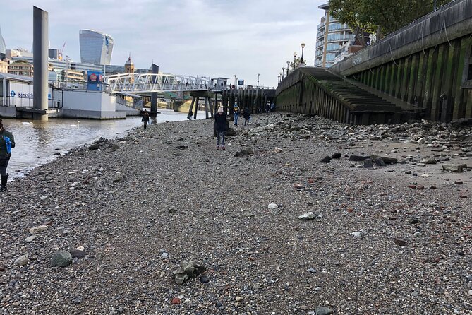 Thames Beachcombing - Ideal for History Enthusiasts and Families