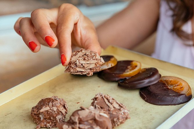 The 10 Tastings of Bruges With Locals: Private Food Tour - Guides and Customer Interaction