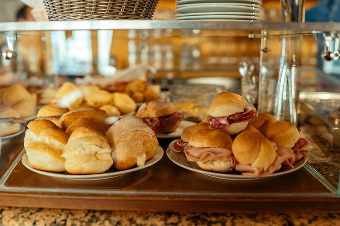 The 10 Tastings of Verona With Locals: Private Food Tour - Navigating the Citys Charming Sights