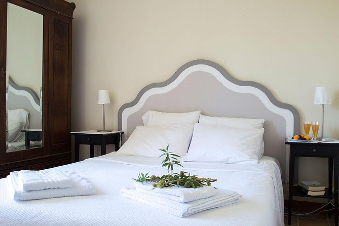 The Alchemist Indian Yoga Meditation Retreat in Greece - Organic Meals and Dining Experience