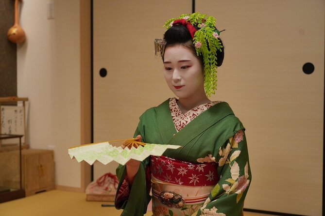The Art of Geisha: Exclusive Show & Traditional Japanese Game - Key Points