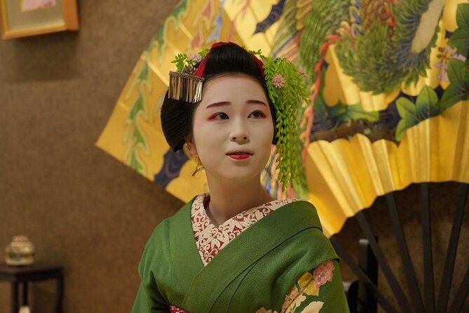 The Art of Geisha: Exclusive Show & Traditional Japanese Game - Taking in Traditional Japanese Tea and Snacks