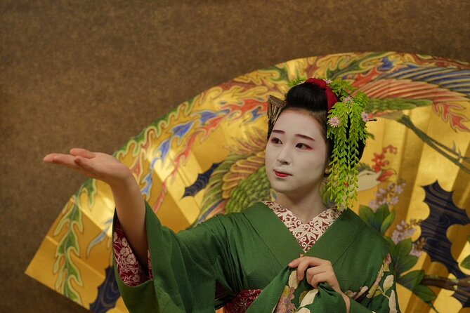 The Art of Geisha: Exclusive Show & Traditional Japanese Game - Engaging in a Captivating Traditional Japanese Game