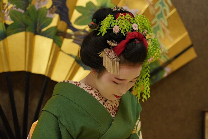 The Art of Geisha: Exclusive Show & Traditional Japanese Game - Insights From the Knowledgeable English-Speaking Tour Guide
