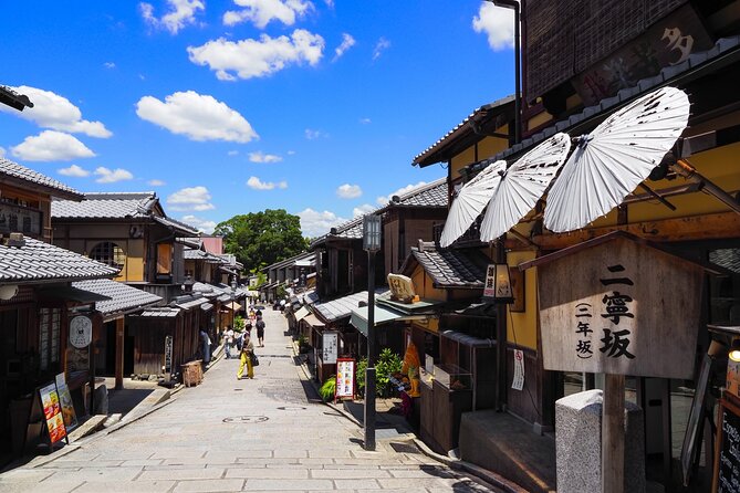 The Beauty of Kyoto - Historical Walking Tour of Higashiyama Area - Crossing the Tatsumi and Gyoza Bashi Bridges