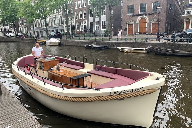 The Best Boat Trip Through the Amsterdam Canals - The Luxurious Electric Boat