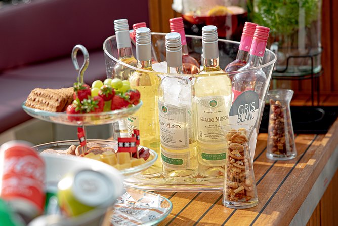 The Best Boat Trip Through the Amsterdam Canals - The Experienced Skipper and Entertaining Host