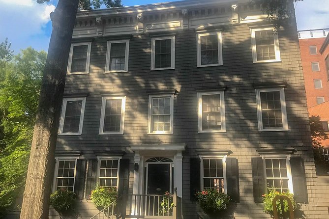 The Best of Brooklyn Walking Tour: The Brooklyn Revolution! - Group Size and Accessibility