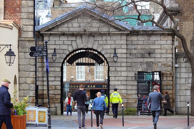 The Best of Dublin - Highlights and Hidden Corners - Temple Bar: Discovering Dublins Lively Cultural Hub