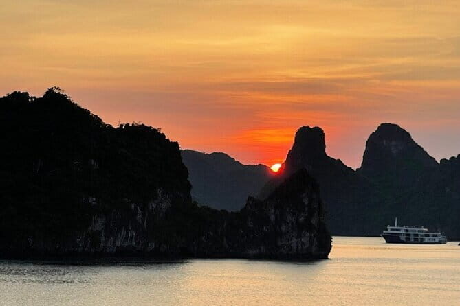 The Best of Northern Vietnam in 5 Days Ninh Binh & Ha Long - Day 3: The Majestic Ha Long Bay