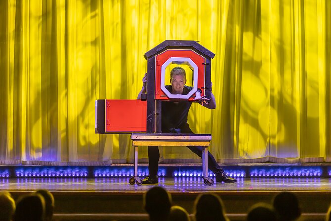 The Cabaret Garry & Janine Magic & Comedy Dinner Show - Show Time