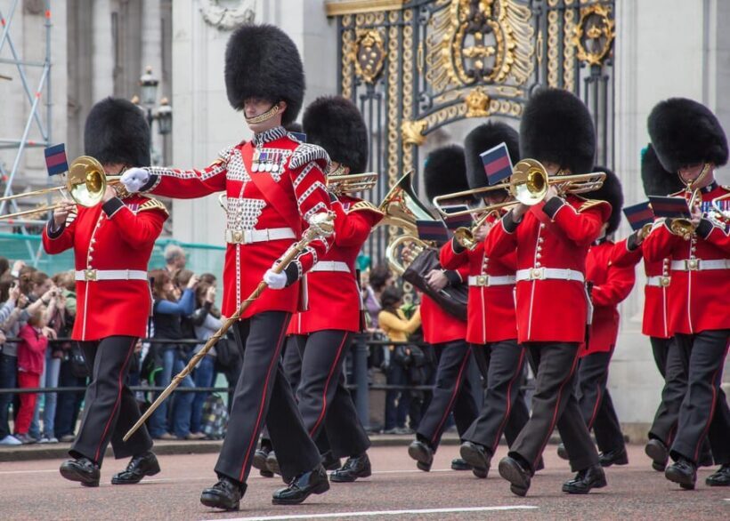 The Changing of the Guard Experience with Thames Boat ride - Key Points