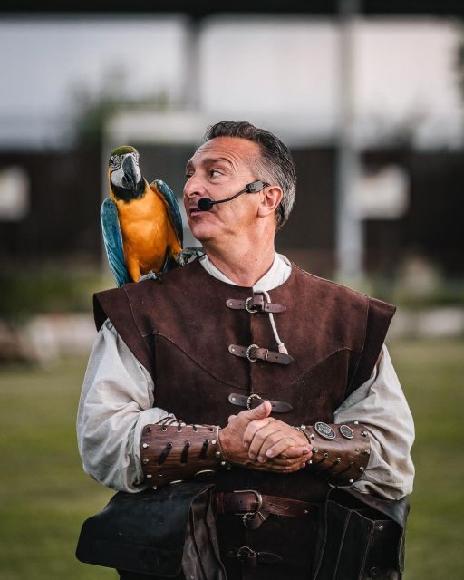 The court of the falconer Masseria Mazzetta - Dining and Extras