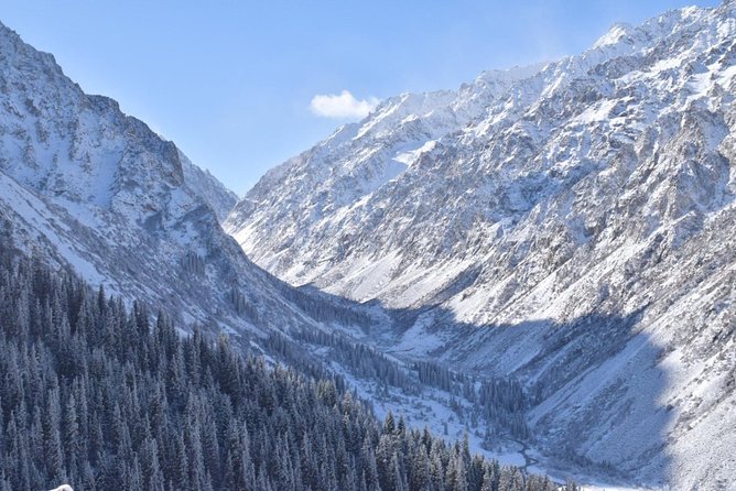 The dazzling winter hike at the Ala Archa National Park - Analyzing the Value