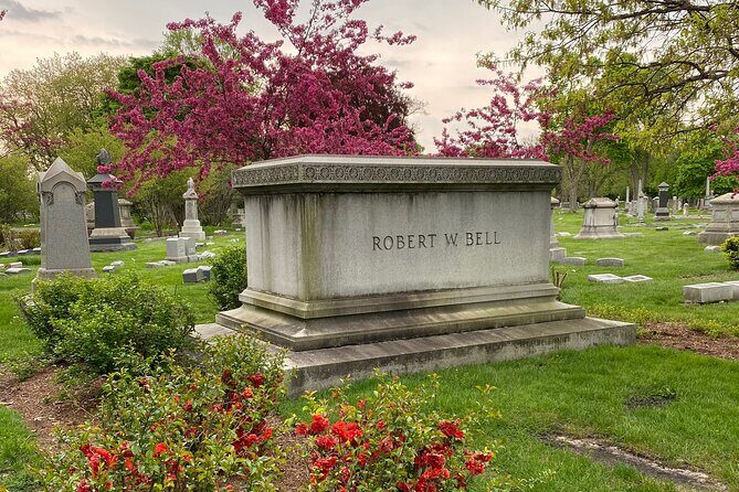 The Deep Pockets Of Graceland Cemetery Walking Tour - Exploring the Deep Pockets Of Graceland Cemetery Walking Tour