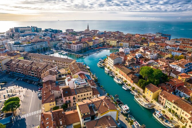 The Essence of Venice in a Stress Free Small Group Walking Tour With a Top Guide - Taking in Venetian History and Culture