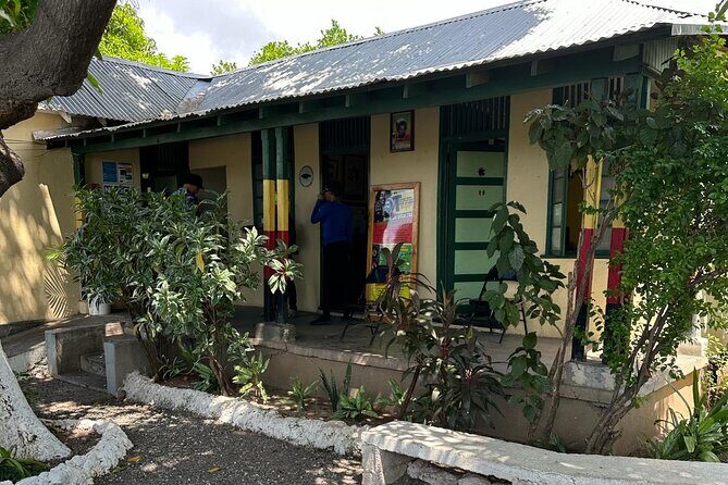 The Essential Bob Marley Tour: Visit His Home and more - Lunch at Devon House: A Taste of Jamaica