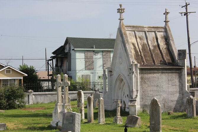 The Galveston Cemetery Tour - Walk With The Dead! - The Sum Up