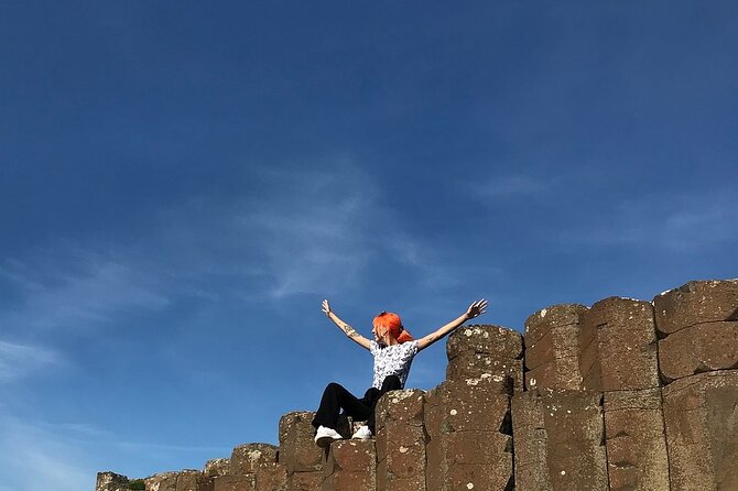 The Giants Causeway, Dunluce Castle and Belfast - Spanish Guide - Uncover Belfasts Rich History