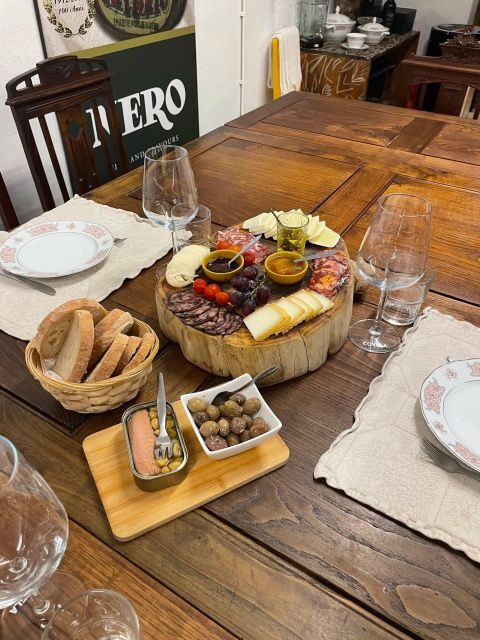 The Grand Finale Food Tour - Architectural Gems and Literary Treasures