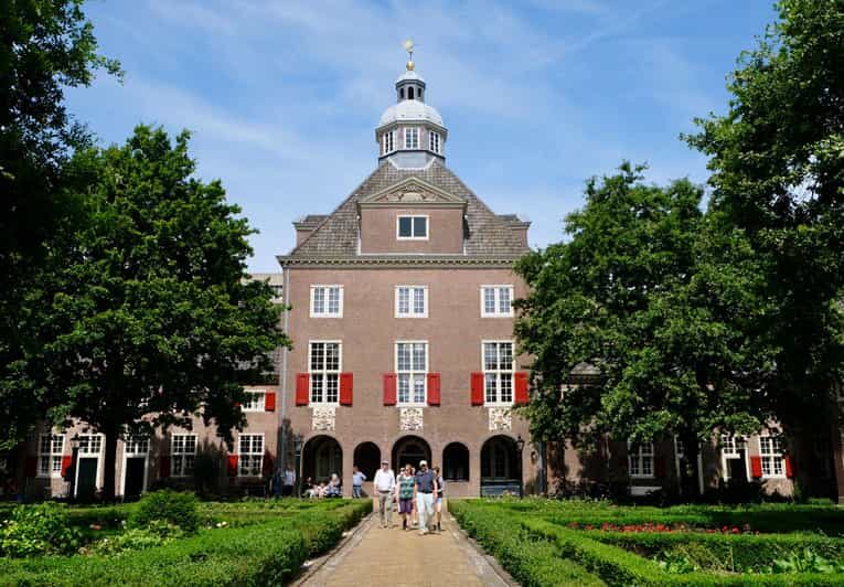 The Hague: Courtyard Walking Tour - What Past Participants Say