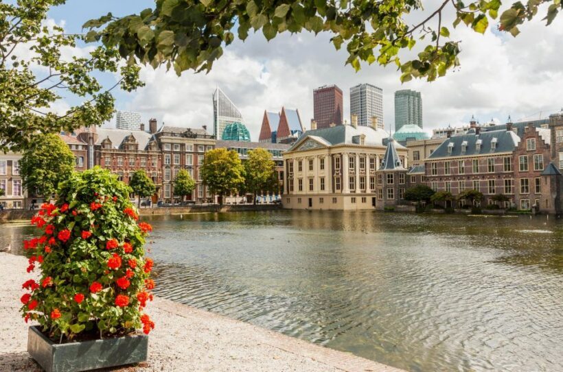 The Hague: Express Walk with a Local in 60 minutes - An In-Depth Look at the 60-Minute Walk