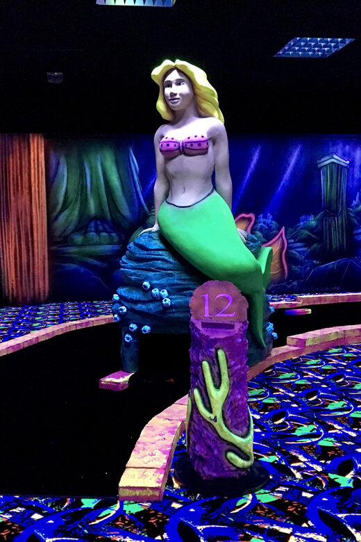 The Hague: Glowgolf Glow in the Dark Indoor Minigolf - Practical Tips for Visiting
