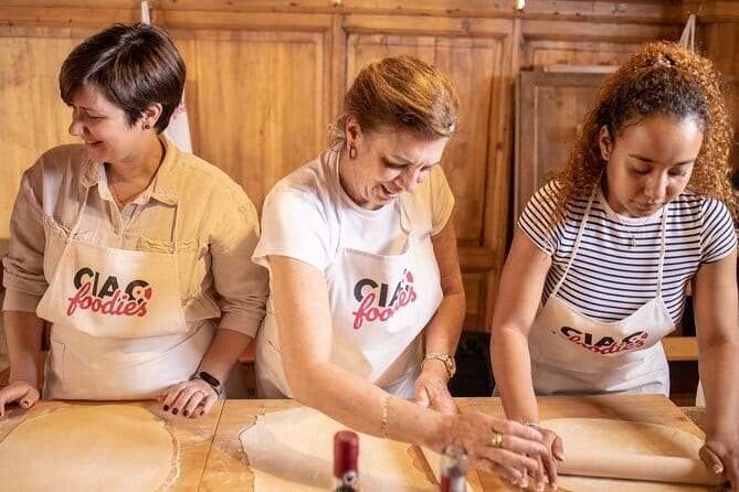 The Italian Way: Pizza and Gelato Class with Unlimited Wine - Key Points