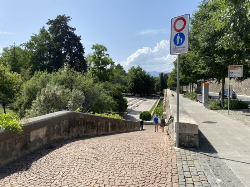 The Many Faces of Geneva: Self-Guided Audio City Tour - Navigating the Self-Guided Audio Tour