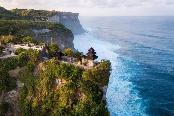 The mystical Uluwatu temple and the Kecak fire dance - Practical Details and Value