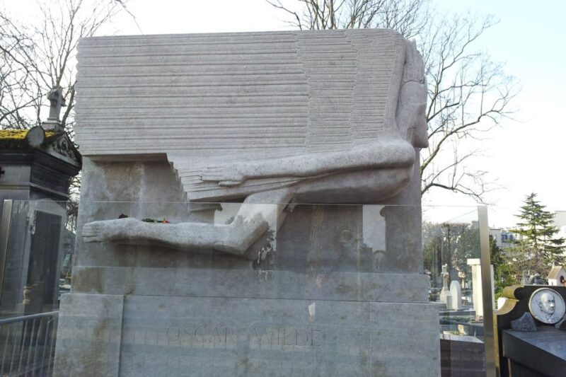 The Père Lachaise Cemetery: Guided 2-Hour Small-Group Tour - Deep Dive into the Notable Graves