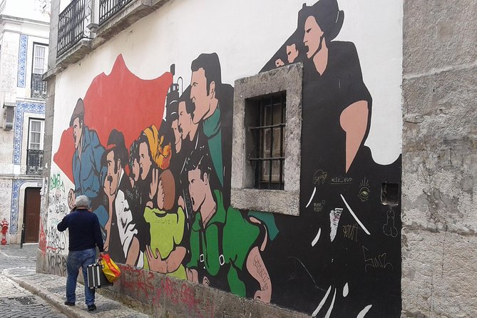 The Real Lisbon Street Art Small-Group Guided Tour by Minivan - Quinta Do Mocho: a Street Art Haven