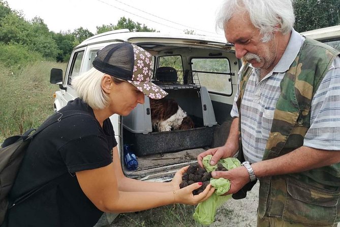 The Real Truffle Hunting in Abruzzo - Experiencing the Guided Truffle Hunt