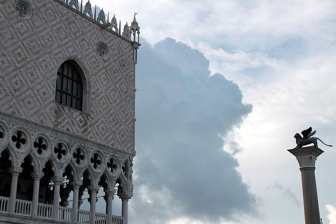 The sacred meets the prophane (free tour to Murano included) - PRIVATE - Authenticity and Experience