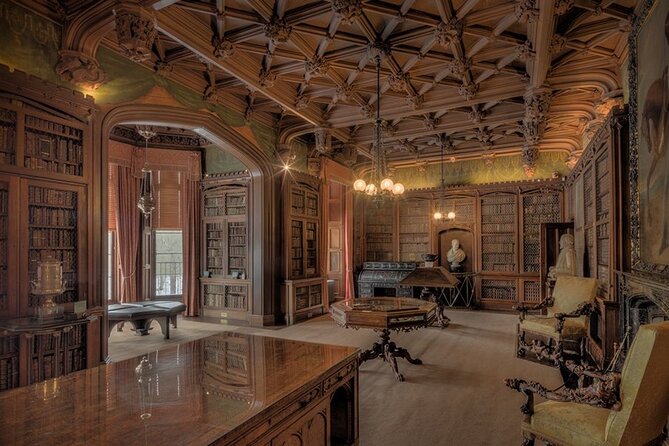 The Scottish Borders Full-Day Private Tour in a Luxury Minivan with Local Guide - The Experience of the Guides