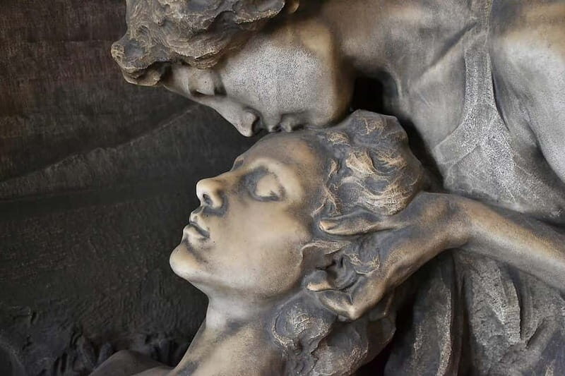 The secret of finality  a silent cemetery tour - The Atmosphere and Educational Value