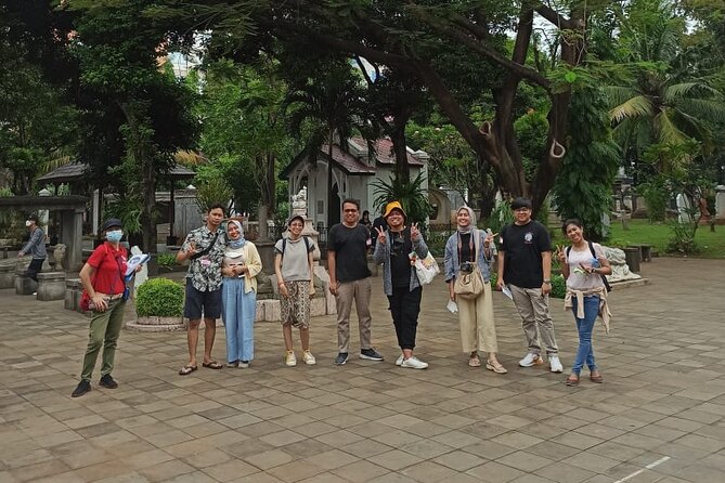 The Secret Society of Batavia - Walking Tour - The Guide and the Atmosphere