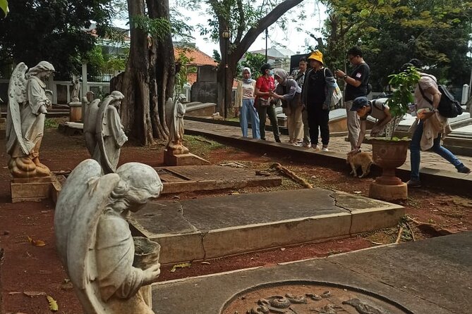 The Secret Society of Batavia - Walking Tour - Who Will Love This Tour?