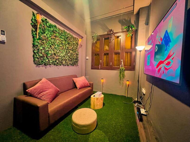The Social Chamber: 3 Hour Themed Lounge Rooms for Layover - A Fresh Take on Lounge Comfort: The Social Chamber in Singapore